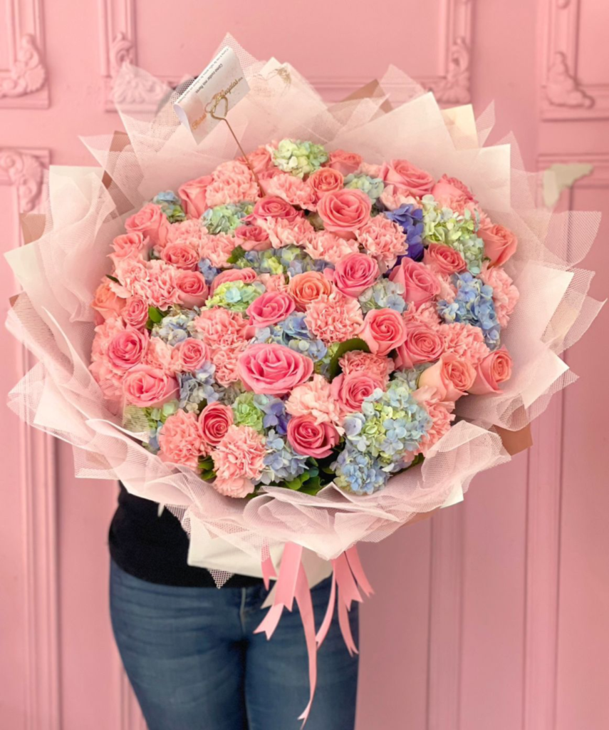 Ramo de 100 flores rosas claveles y hortensias - Flores & Regalos